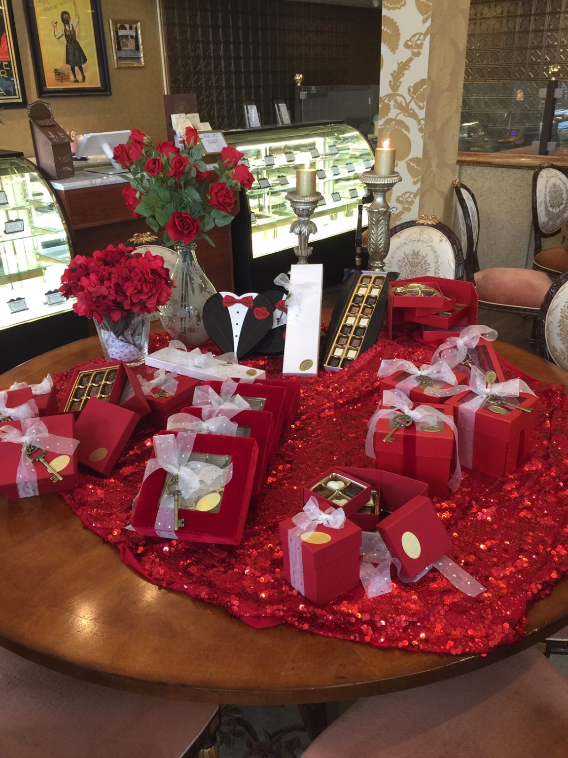 Table in shop - L'More Chocolat